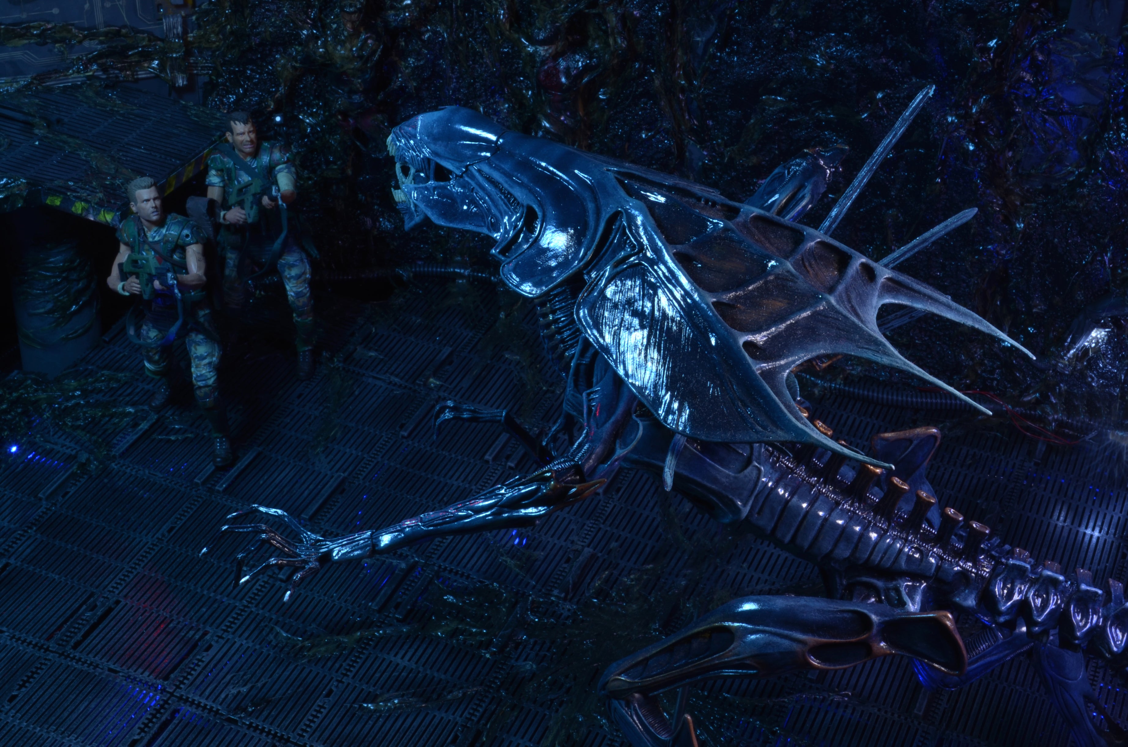 NECA Figura de Accion Ultra Deluxe Boxed: Aliens - Reina Alien 22 Pulg ...